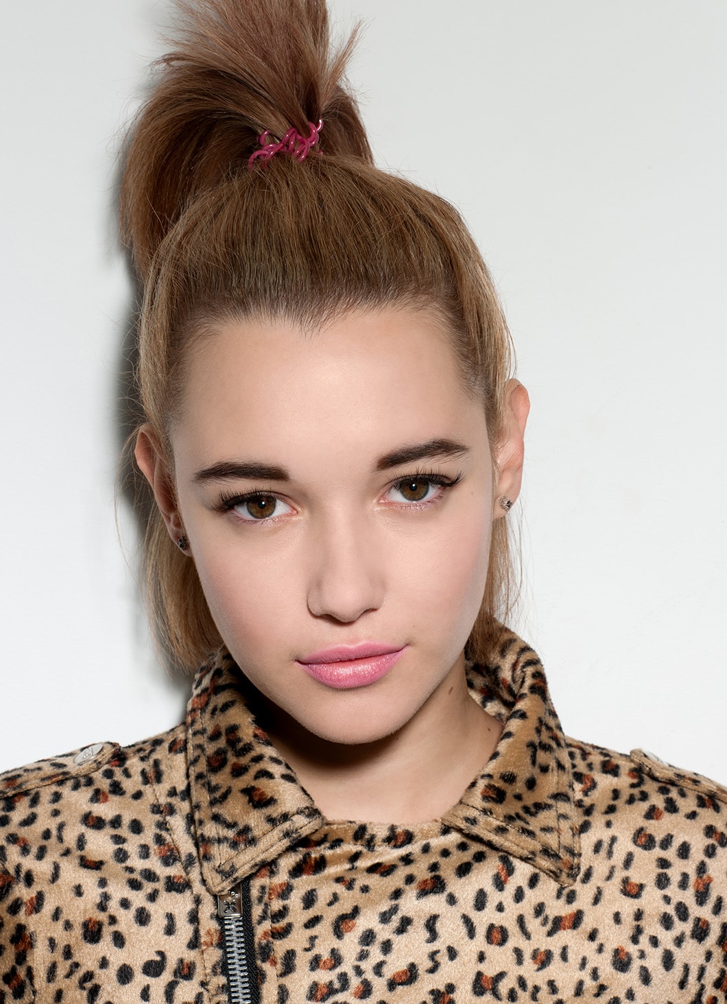 Sarah Snyder models all-American classic labels in editorial shot by ...