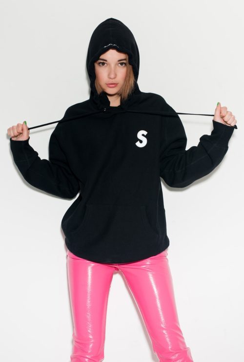 Sarah Snyder models all-American classic labels in editorial shot by ...