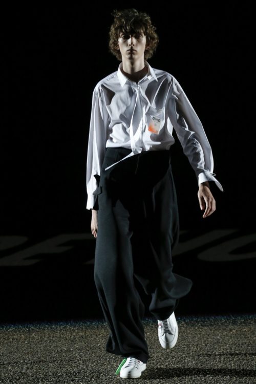 Off White Spring 2018 Menswear Collection Has The Power To Break Down ...