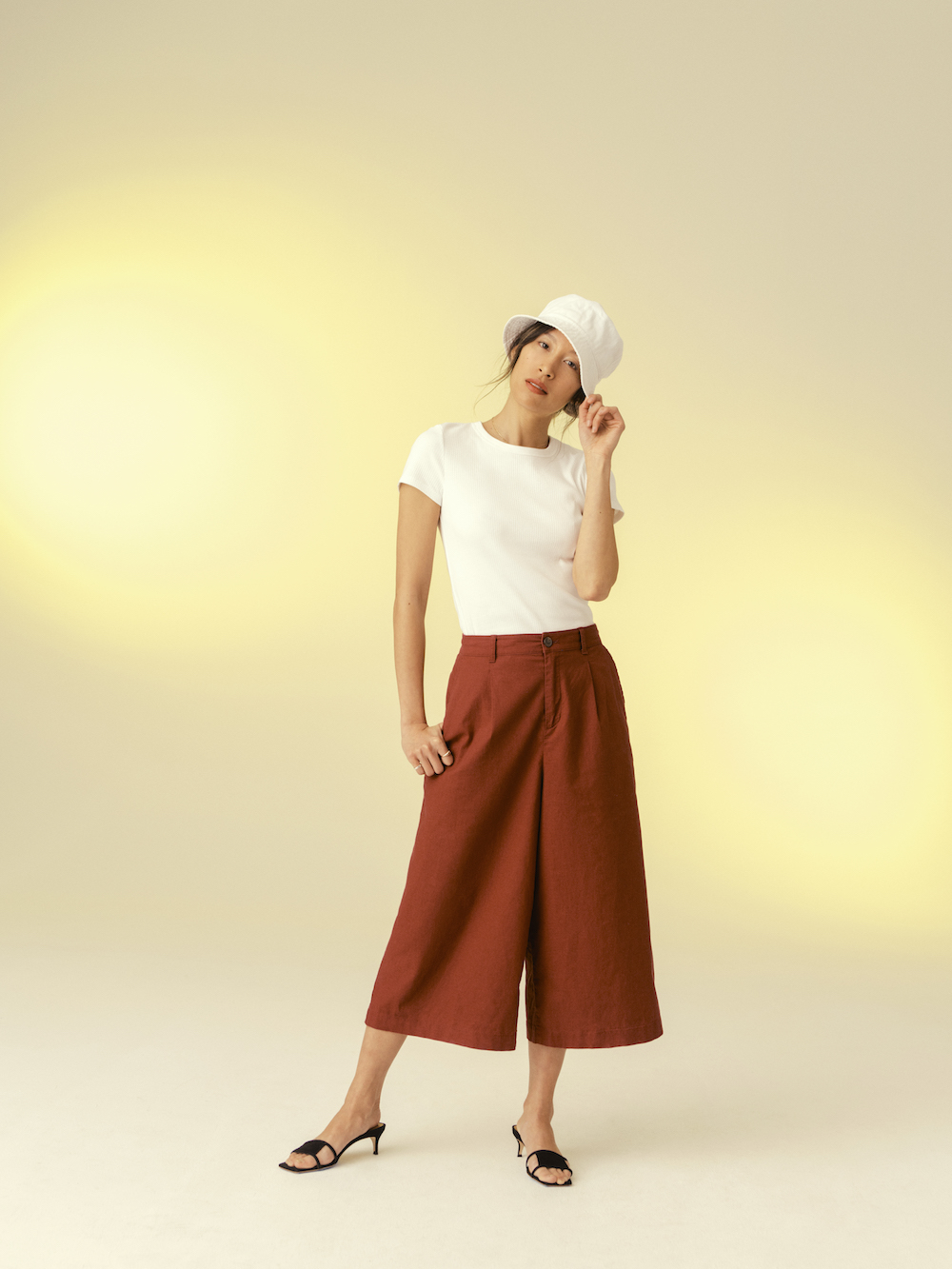 Uniqlo Drops Warm Weather Friendly Linen Line For Spring 2019 | SNOBETTE