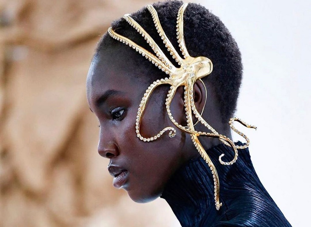 Schiaparelli Makes Artful Ready-To-Wear Debut For Spring 2020 | SNOBETTE