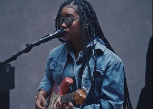 H.E.R Performs A Live Version Of 'Slide' And Breaks Down Lyrics | SNOBETTE
