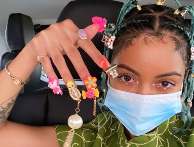 Ten Artful Press-On Nails To Quench Our Thirst For Head-Turning Nail ...