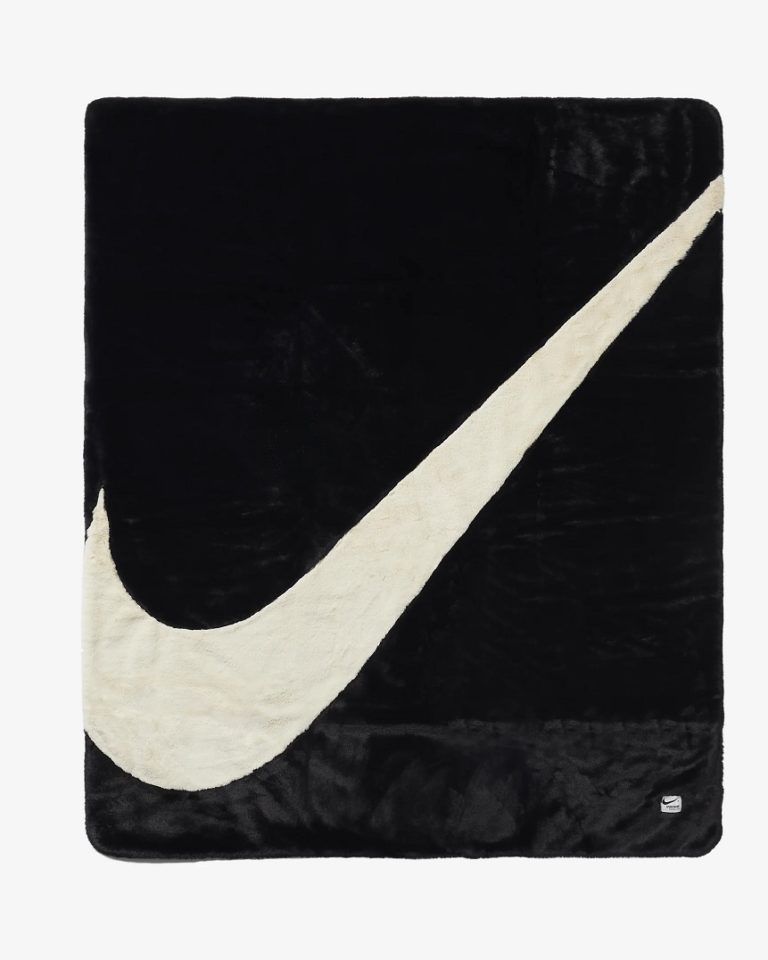 Wrap Yourself In A Cozy Fleece Nike Blanket | SNOBETTE